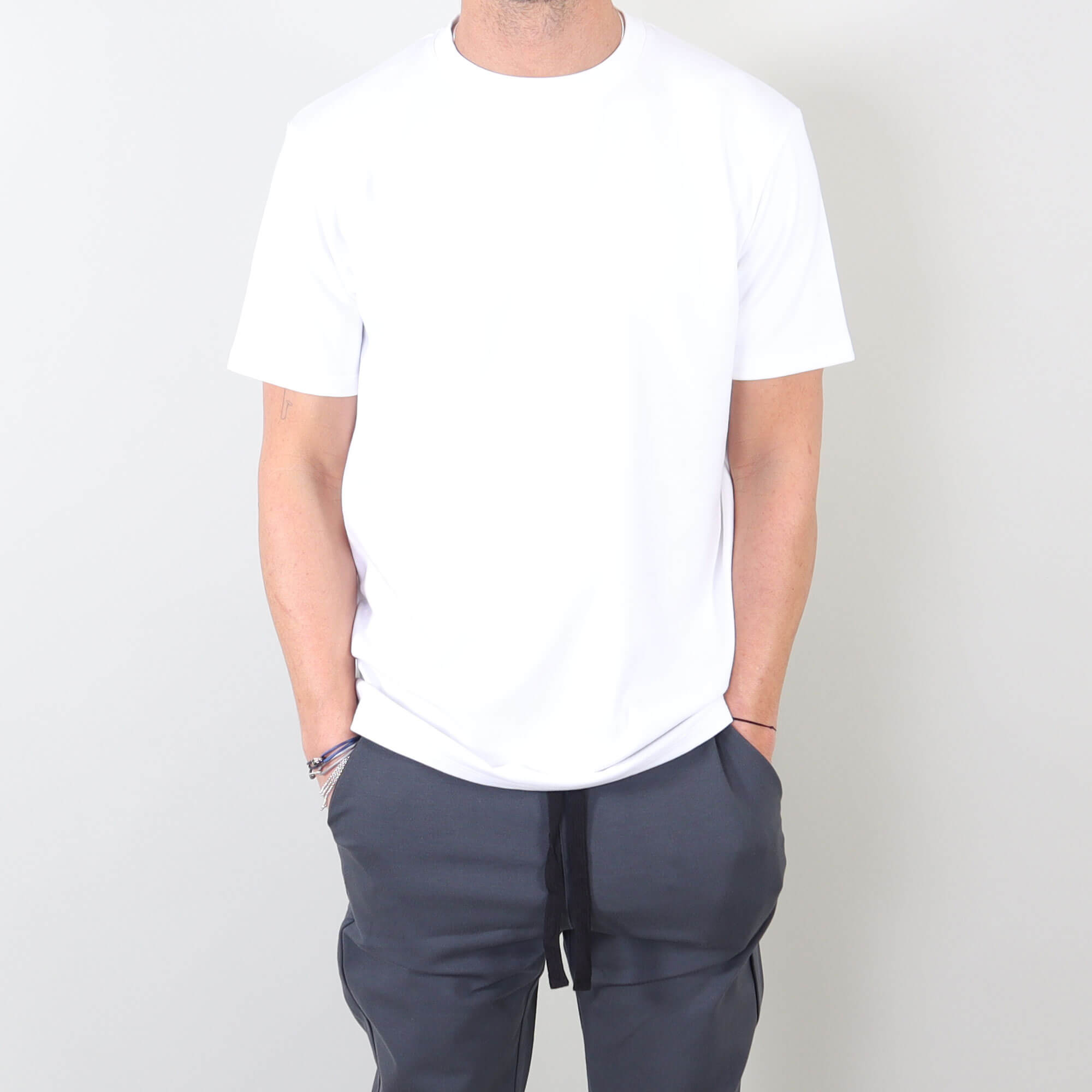 ESSENTIALS – PRJCT AMS